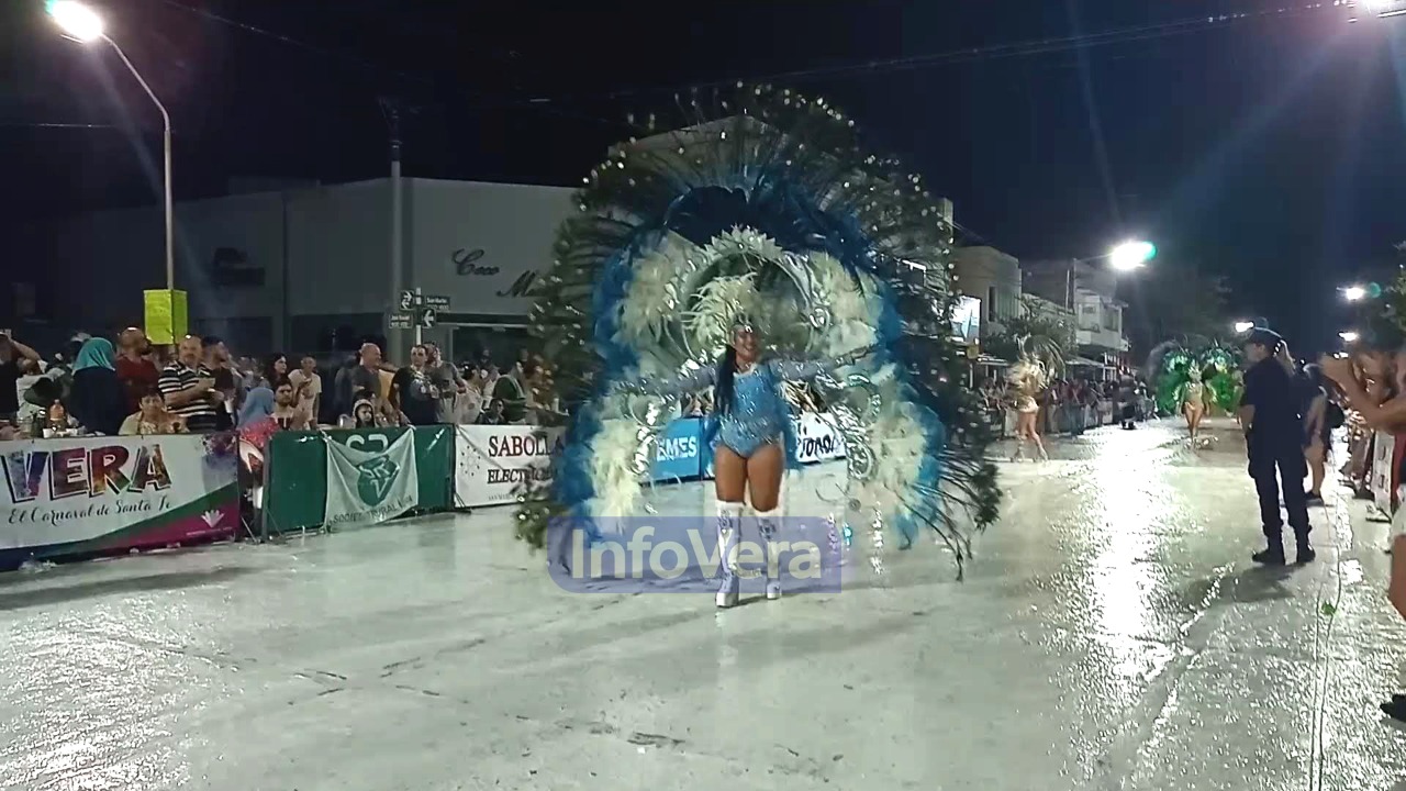 ¡Nunca visto! Las comparsas bailaron bajo la lluvia y la gente las ...