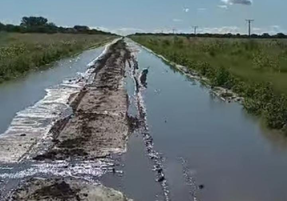 Intransitable y abandonada: la Ruta 31 es un lago cada vez que llueve ...