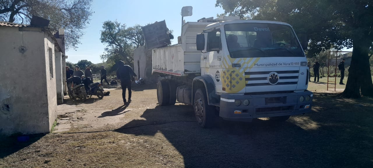 (Video) Una humilde familia fue desalojada en Vera - INFO VERA